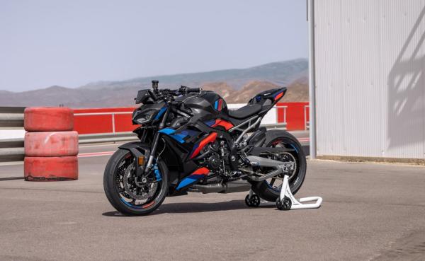 BMW M1000R erhält neues „Dynamic Design“, S1000 R erhält mehr Leistung